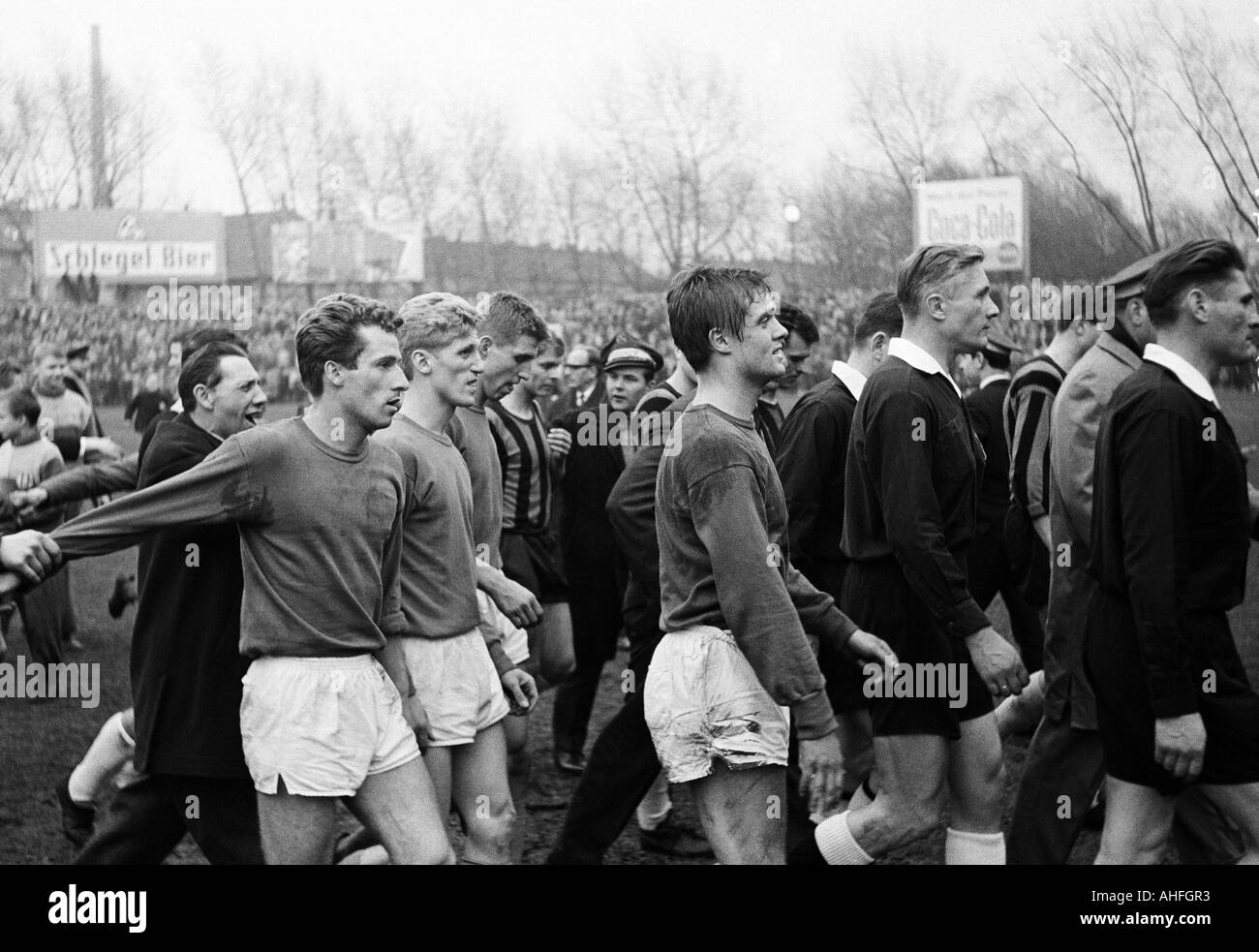 Leaving pitch pitch player Black and White Stock Photos & Images - Alamy