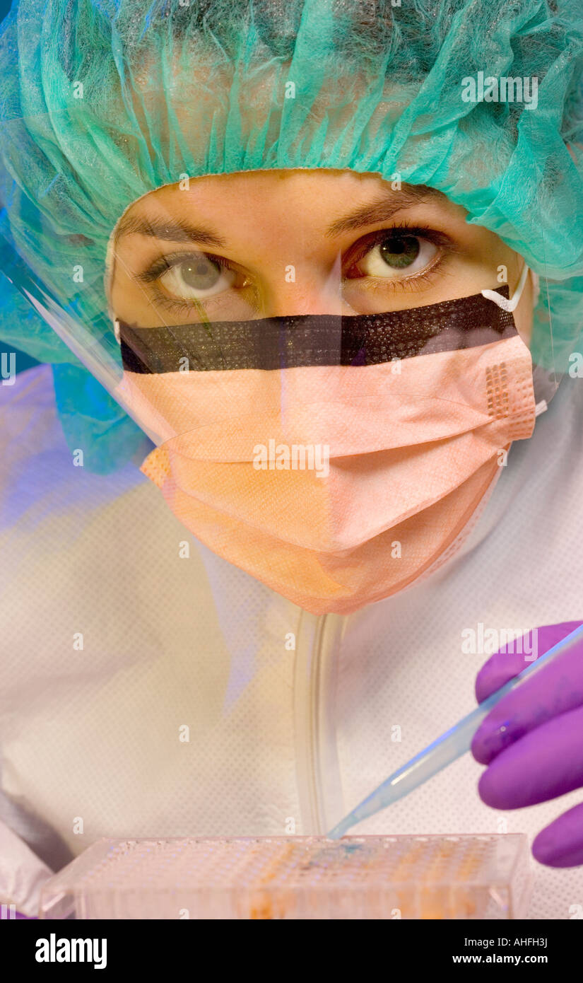 Close-up of female lab tech using pipette Stock Photo - Alamy