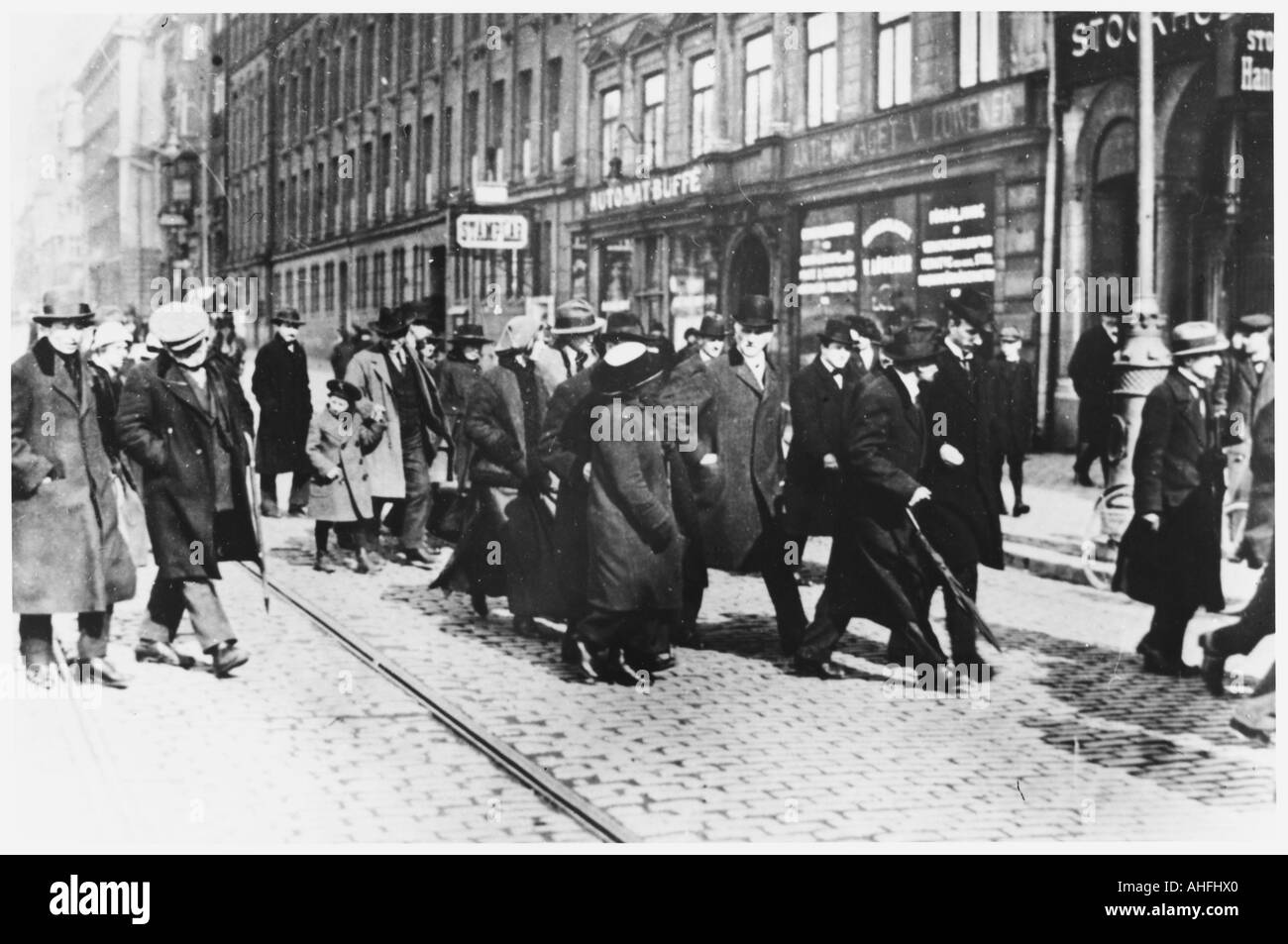 Vladimir lenin in stockholm 1917 hi-res stock photography and images ...