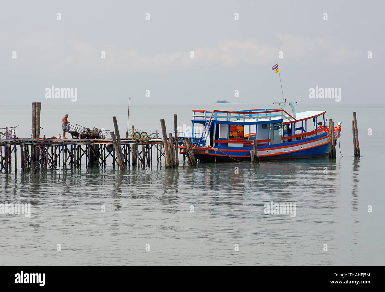 Koh samui boat jetty hi-res stock photography and images - Alamy