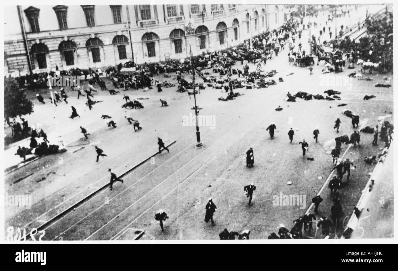 Nevsky Prospekt 1917 Stock Photo - Alamy