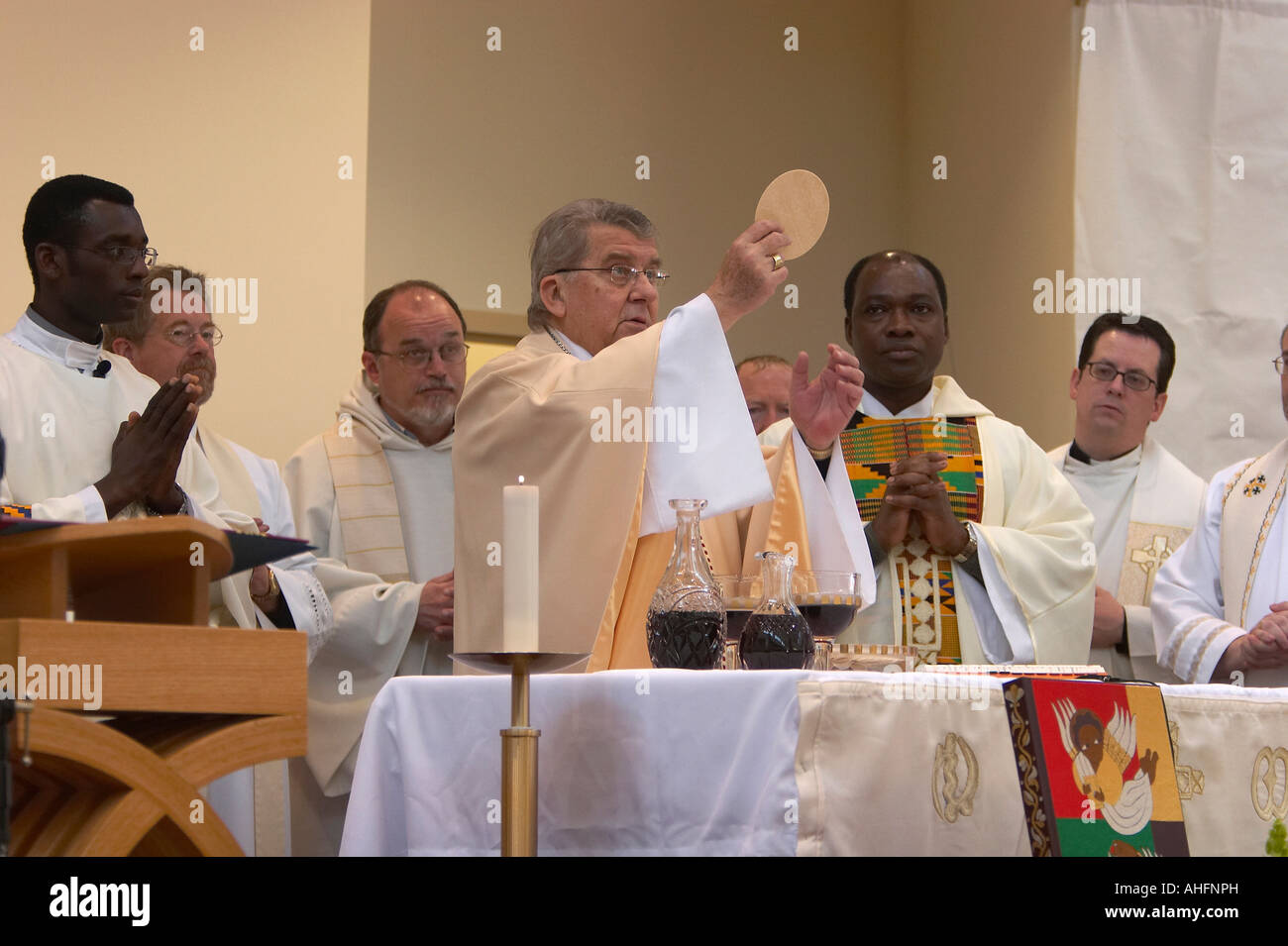 Catholic priest during Mass Stock Photo - Alamy