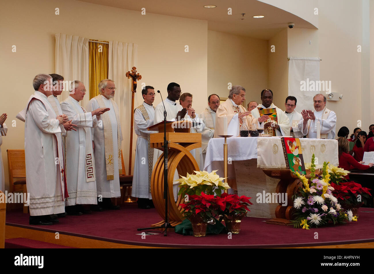 Priests praying catholic hi-res stock photography and images - Alamy