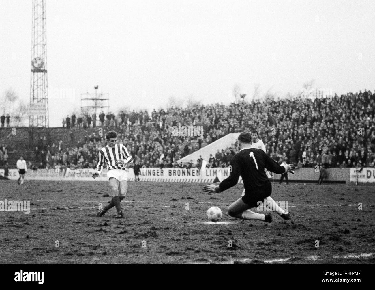 football, friendly game, 1967, Stadium an der Hafenstrasse in Essen ...