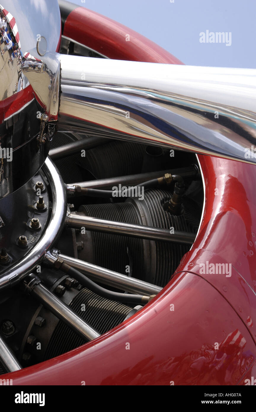 Detail of aircraft radial engine and cowling Stock Photo - Alamy