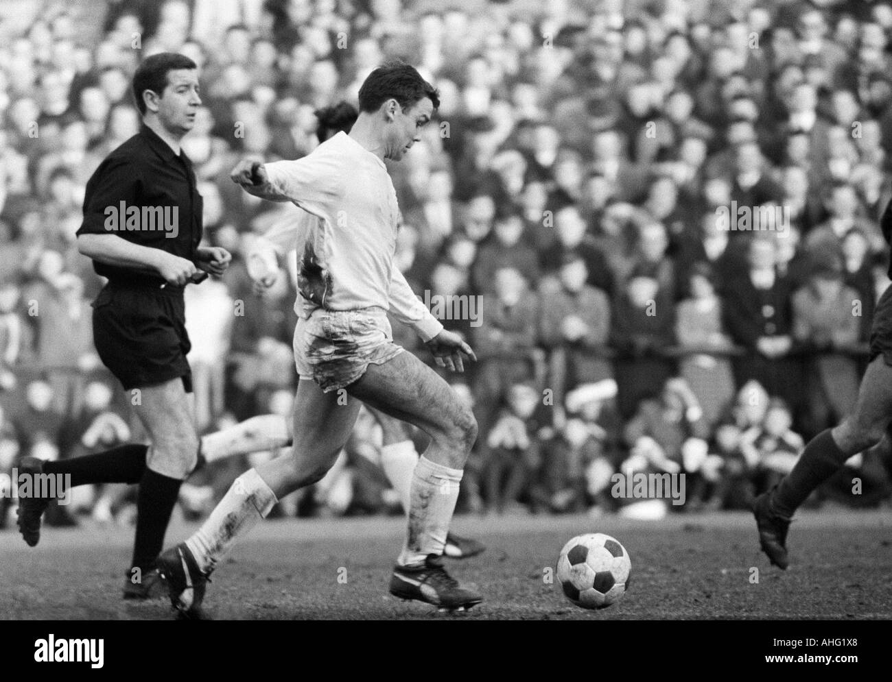 Footballers and referee Black and White Stock Photos & Images - Alamy