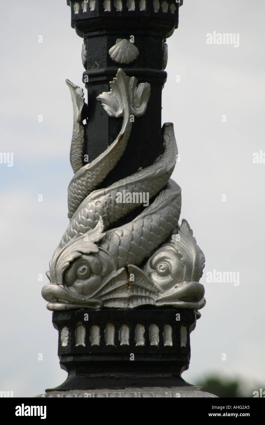 Dolphin lamp post hi-res stock photography and images - Alamy