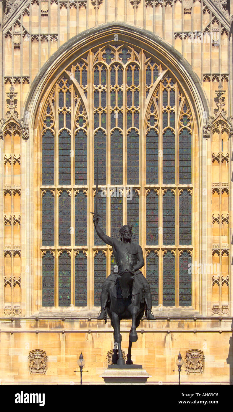 UK London Houses of Parliament Statue of King Richard the Lionheart ...