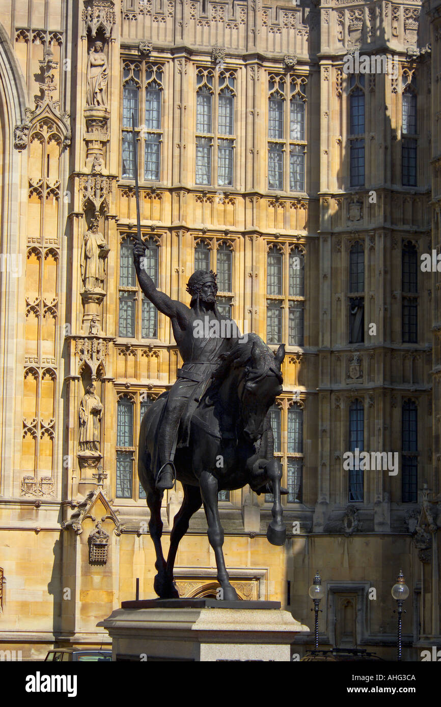 UK London Houses of Parliament Statue of King Richard the Lionheart ...