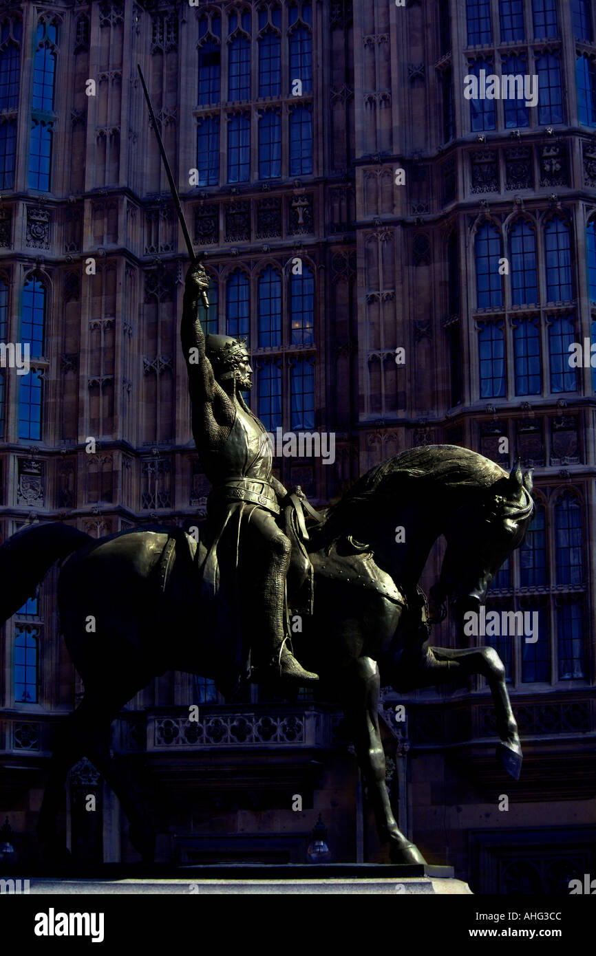 UK London Houses of Parliament Statue of King Richard the Lionheart ...