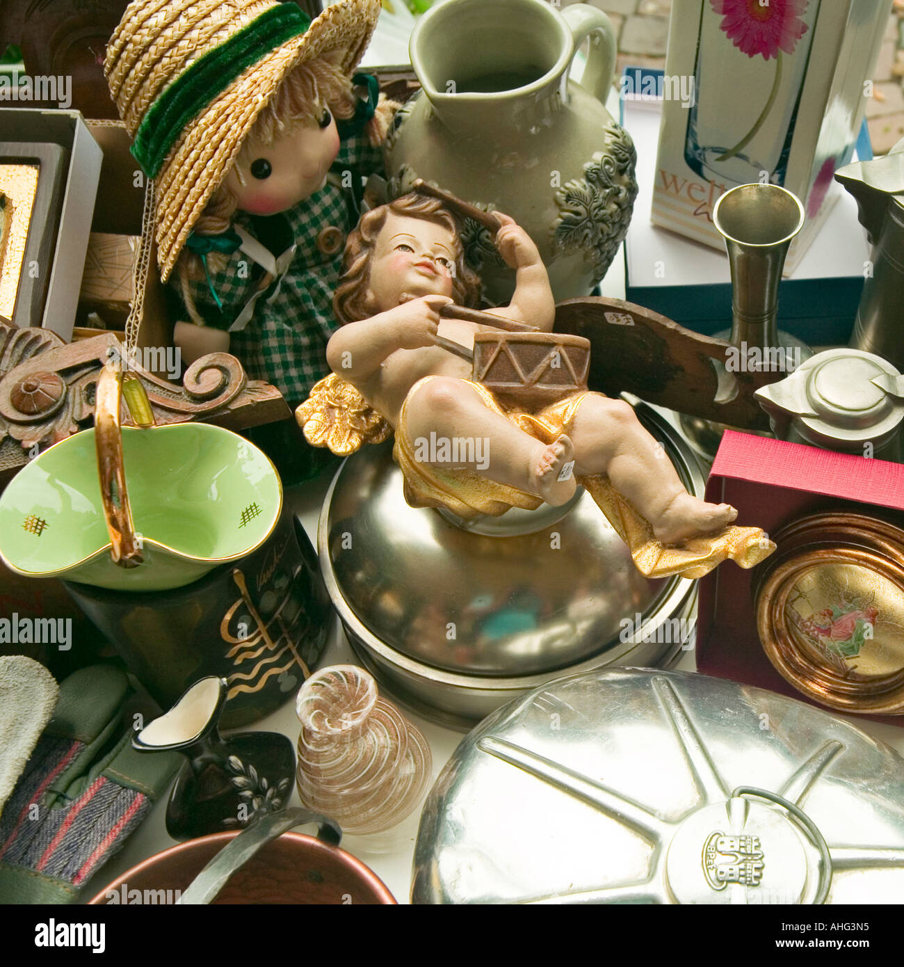 Trash street texture hi-res stock photography and images - Alamy