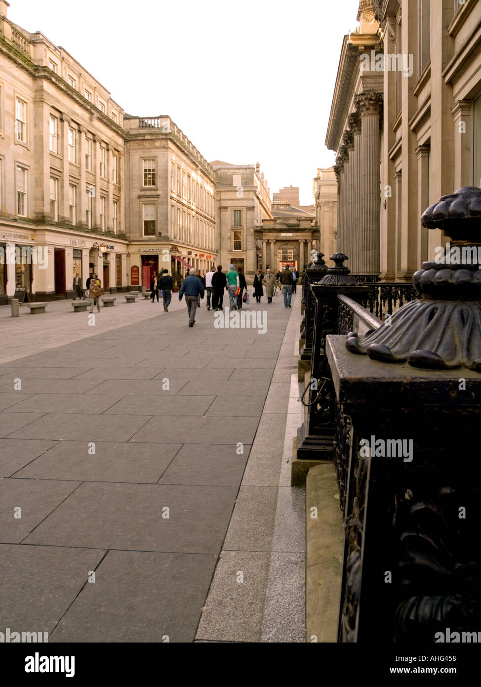 Royal exchange square glasgow dusk hi-res stock photography and images ...