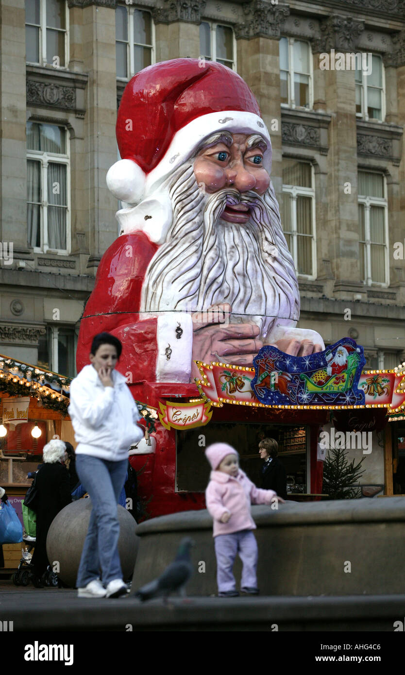 Giant father christmas hi-res stock photography and images - Alamy