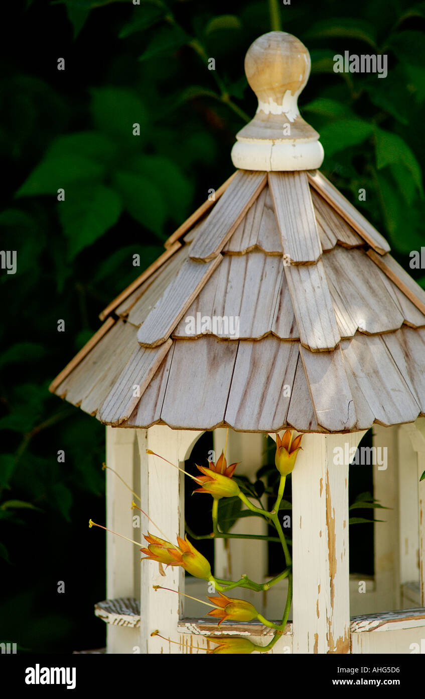 Vintage bird house hi-res stock photography and images - Alamy