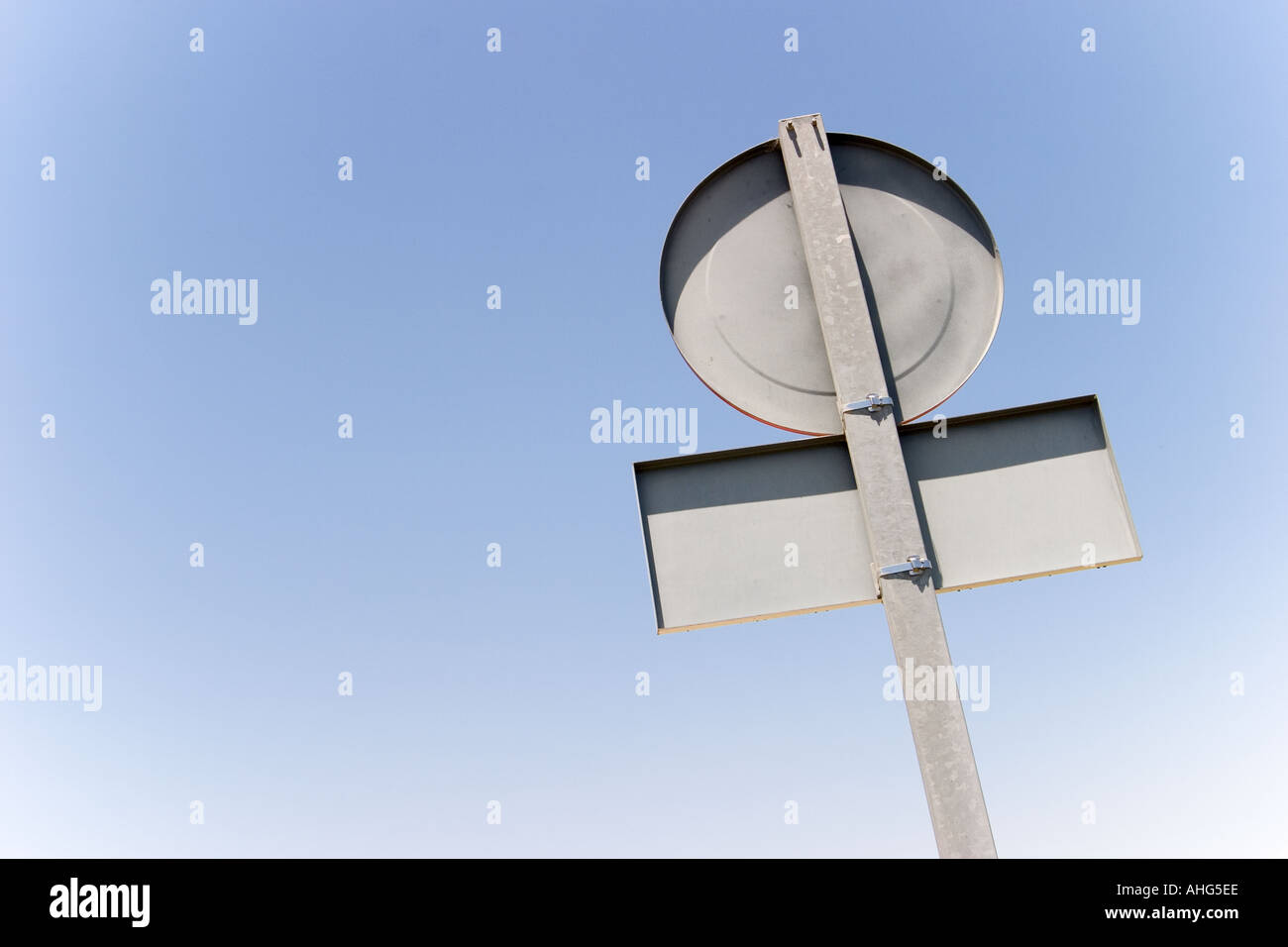 Back of road sign Stock Photo - Alamy