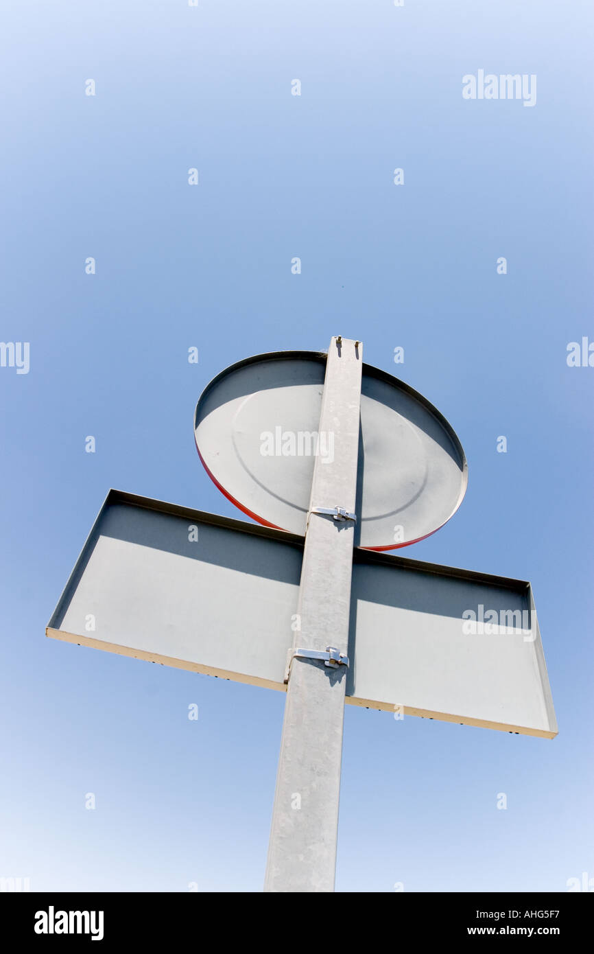 Back of road sign Stock Photo - Alamy