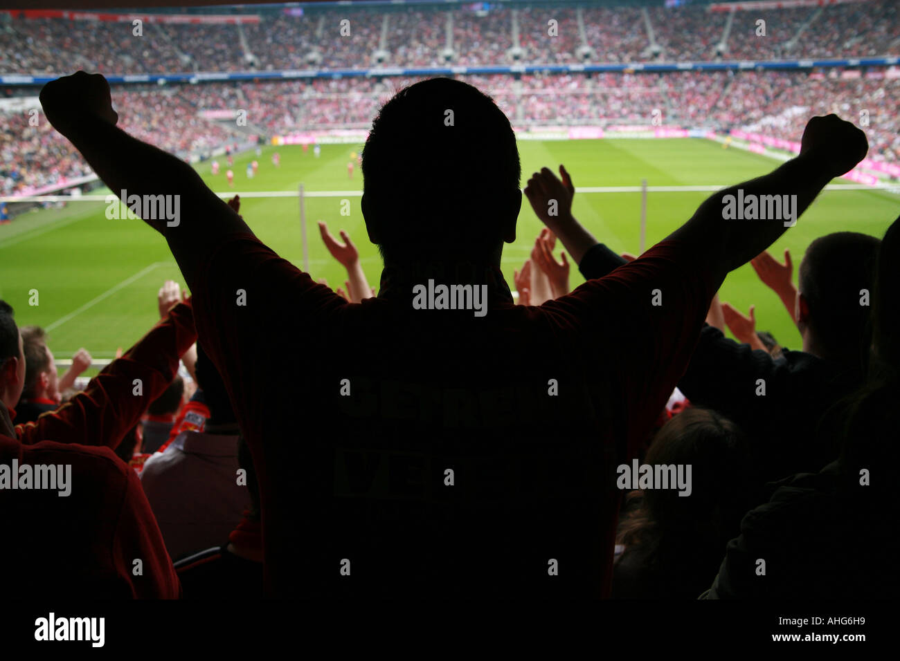 Cheers and applause football hi-res stock photography and images - Alamy