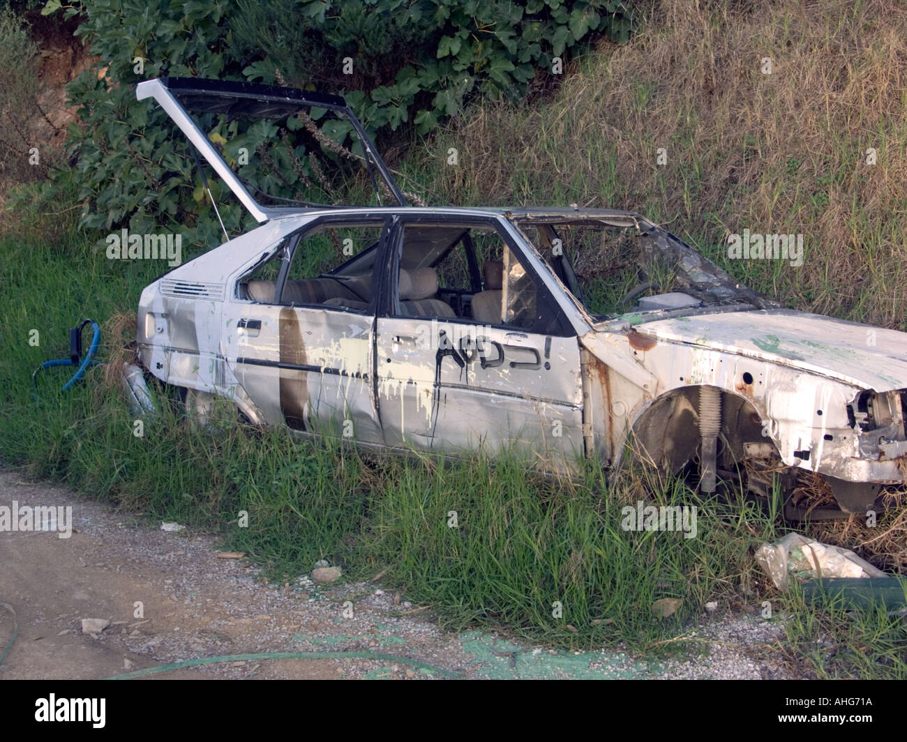 Side view of wrecked car hi-res stock photography and images - Alamy