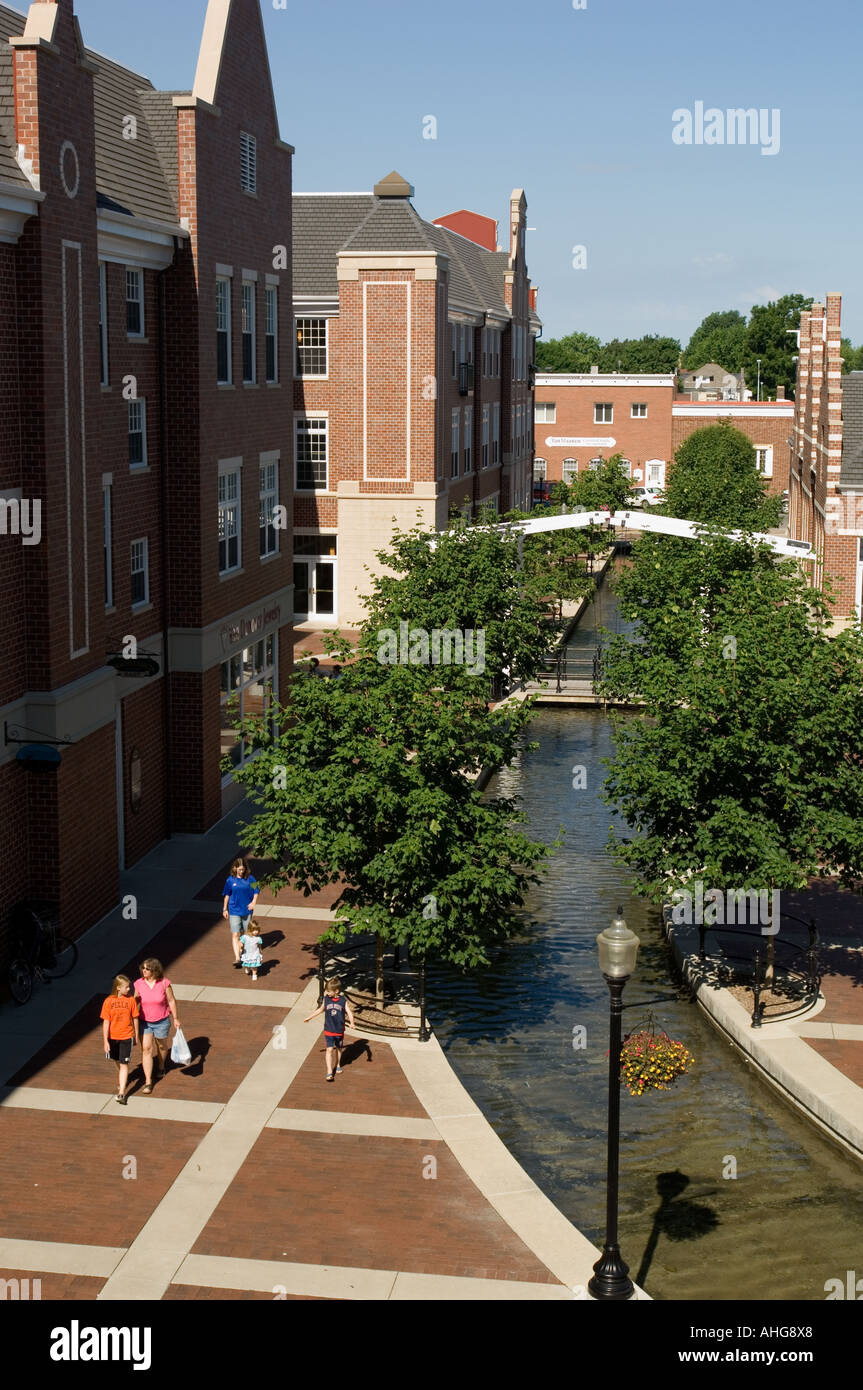 Molengracht Plaza and canal in Dutch village of Pella Iowa Stock Photo ...