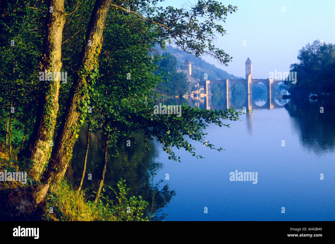 River lot bridge hi-res stock photography and images - Alamy