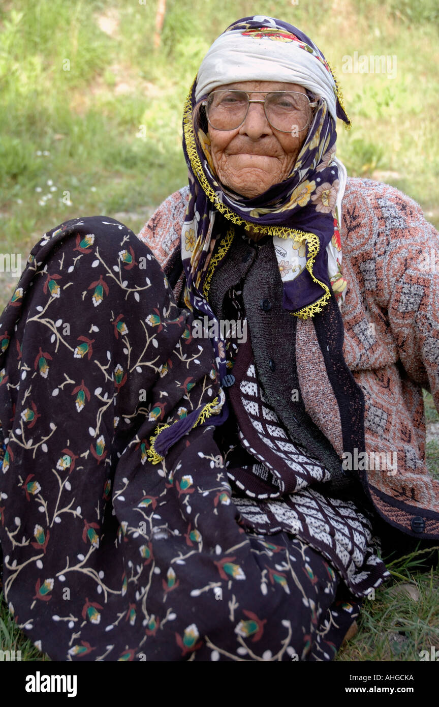 Traditional older turkish woman elderly hi-res stock photography and ...