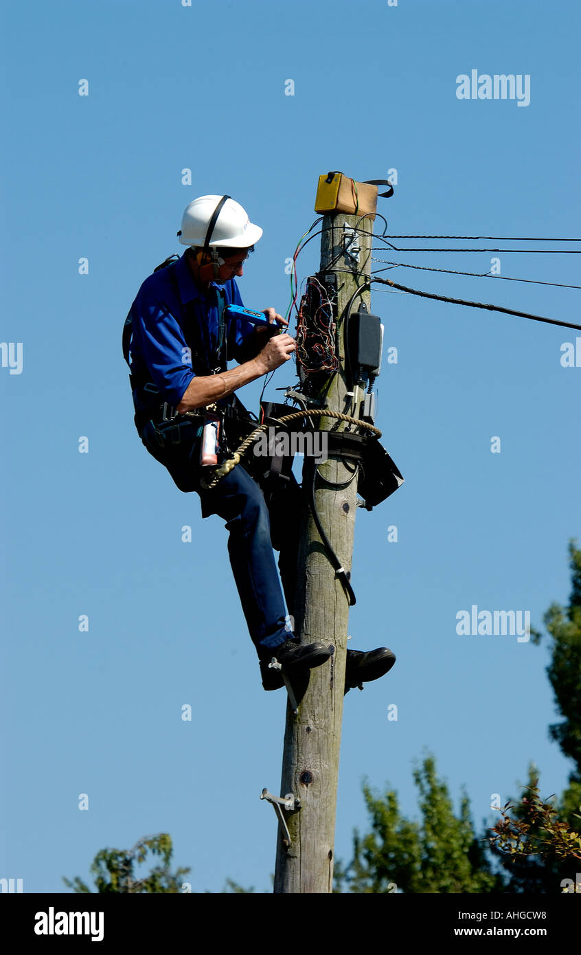 Telecommunications engineer pole hi-res stock photography and images ...