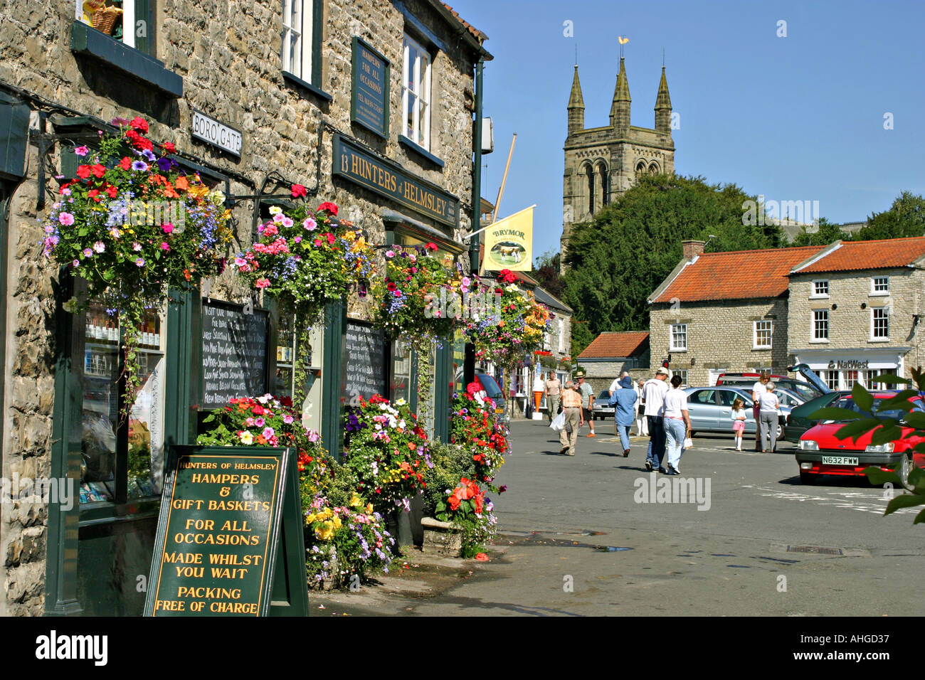 Helmsley North Yorkshire UK The Square and Shops Stock Photo - Alamy