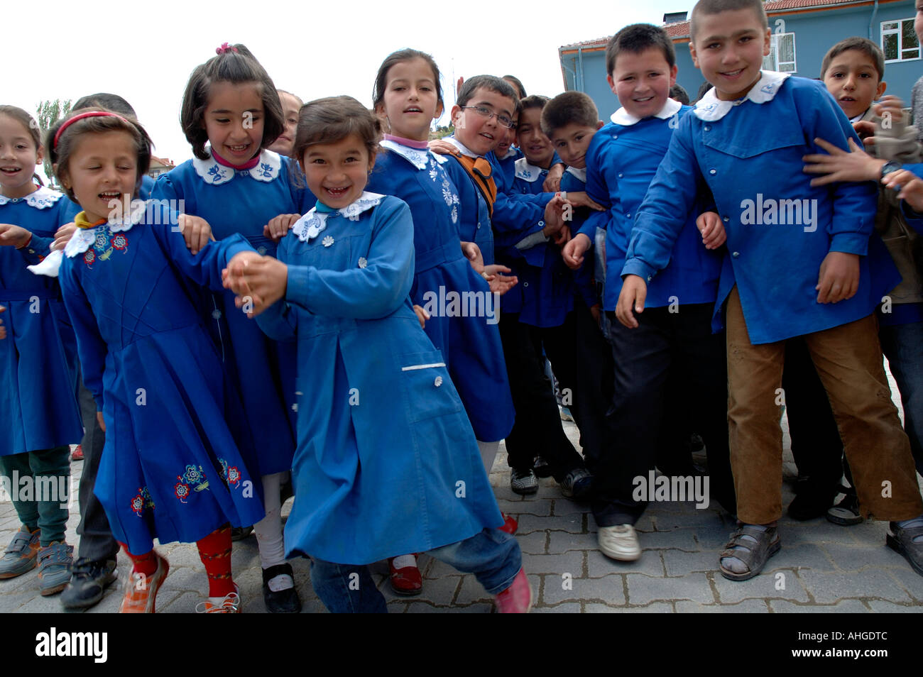 Middle eastern school children outside hi-res stock photography and ...