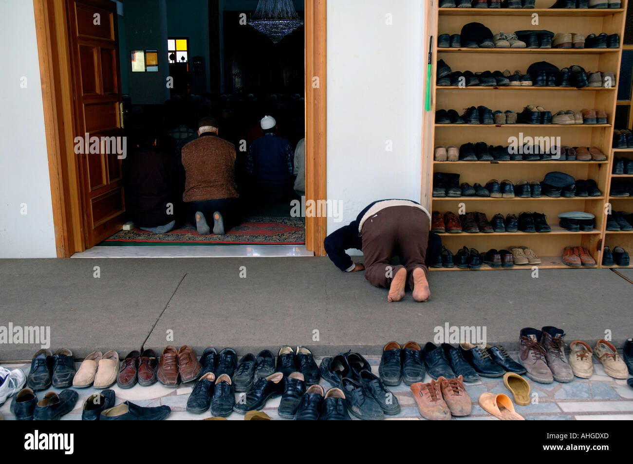 Shoes outside mosque hi-res stock photography and images - Alamy