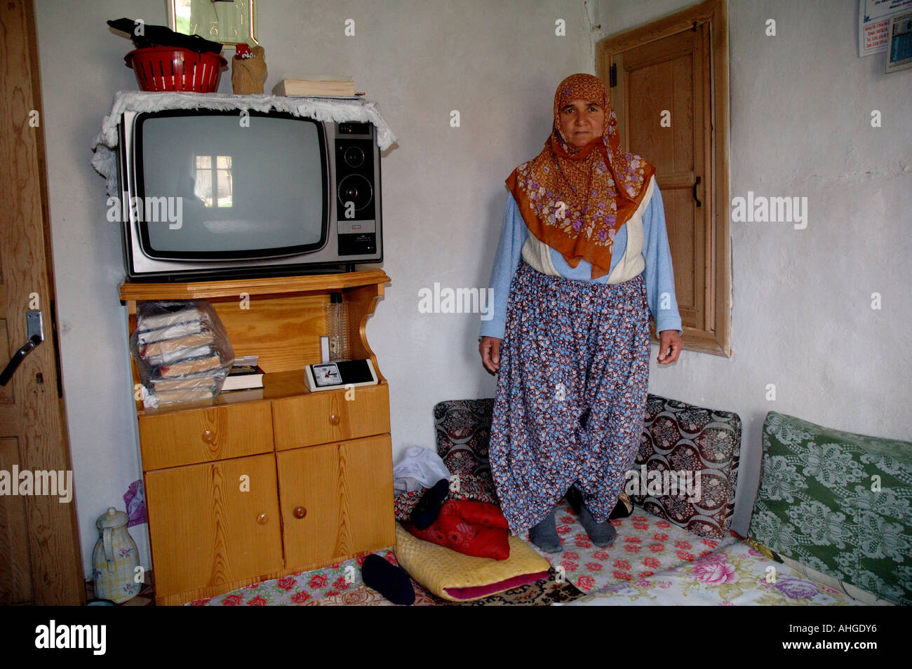 Modern turkish woman hi-res stock photography and images - Alamy