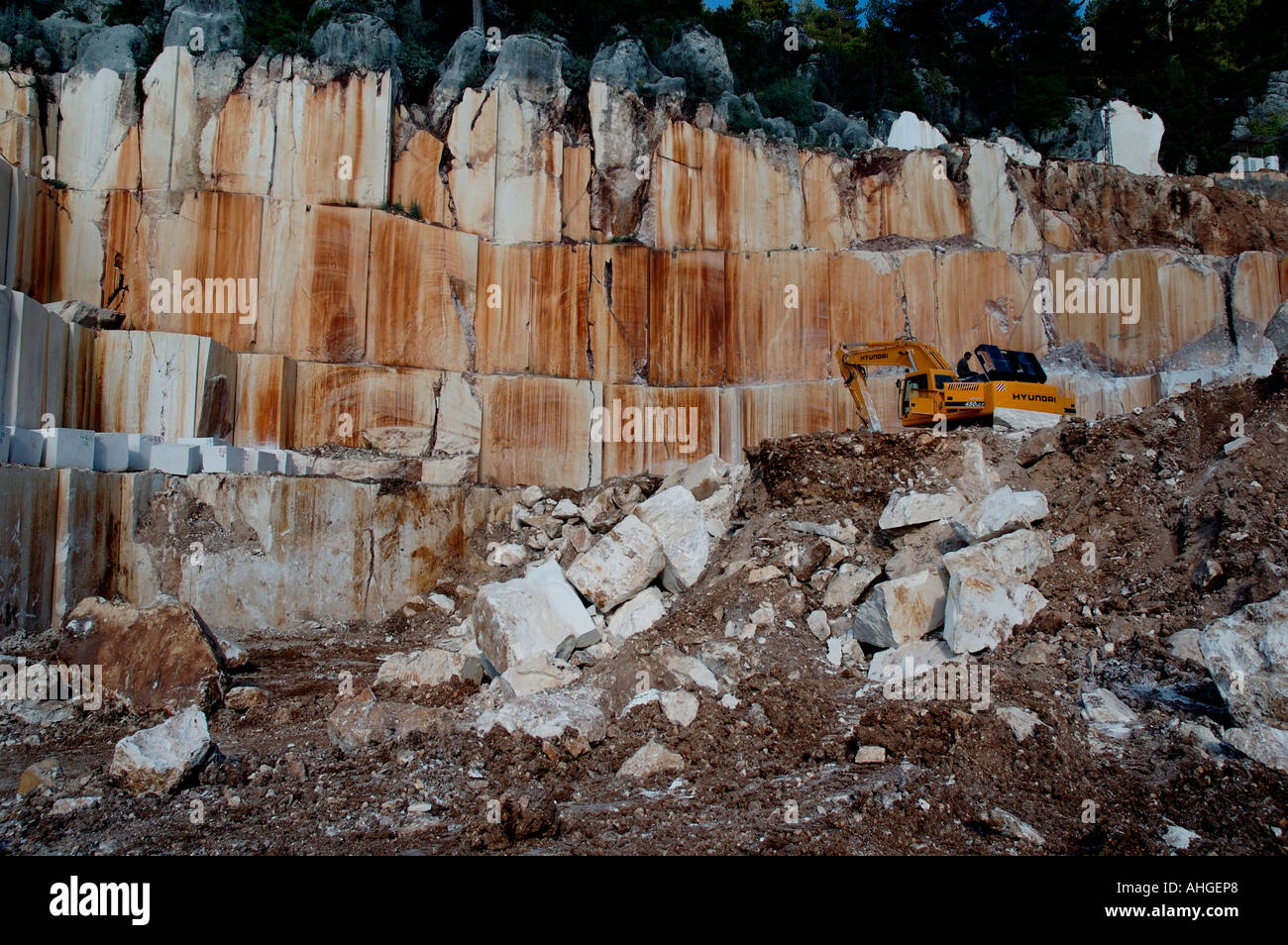 Limestone quarry middle east hi-res stock photography and images - Alamy