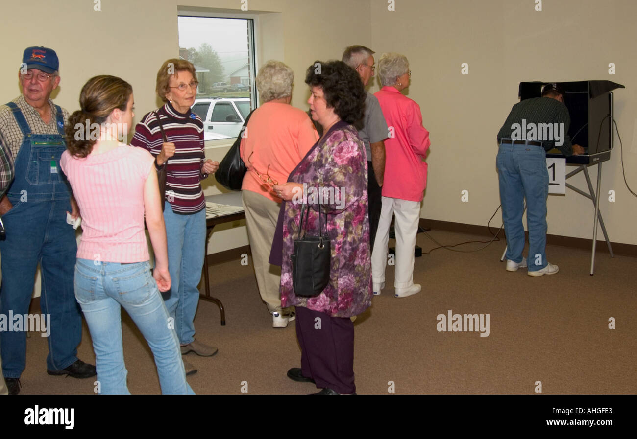 Voting election queue usa hi-res stock photography and images - Alamy