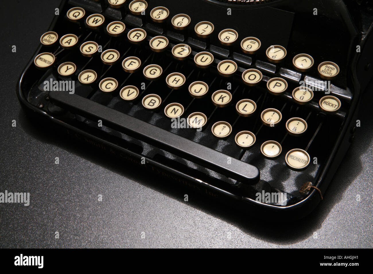 a typewriter in dramatic lighting Stock Photo - Alamy