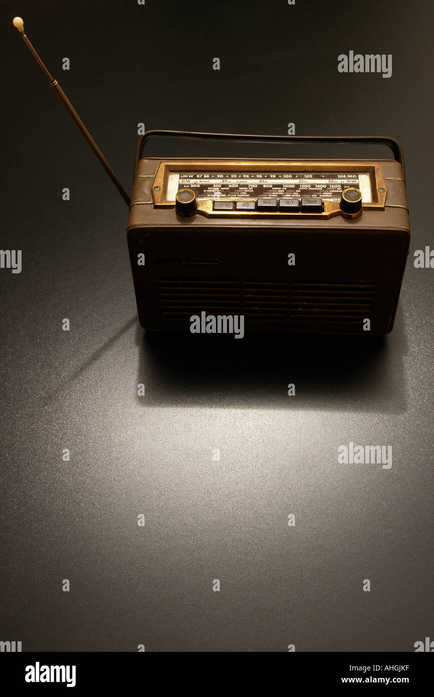 Old radio vintage 60s hi-res stock photography and images - Alamy
