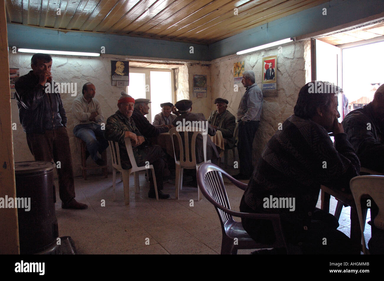 Turkish men drinking tea hi-res stock photography and images - Alamy