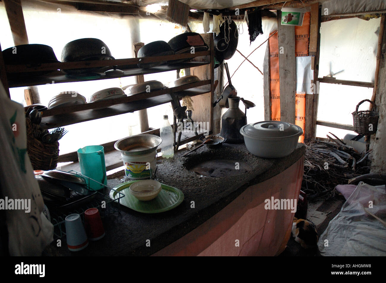 Poor kitchen hi-res stock photography and images - Alamy