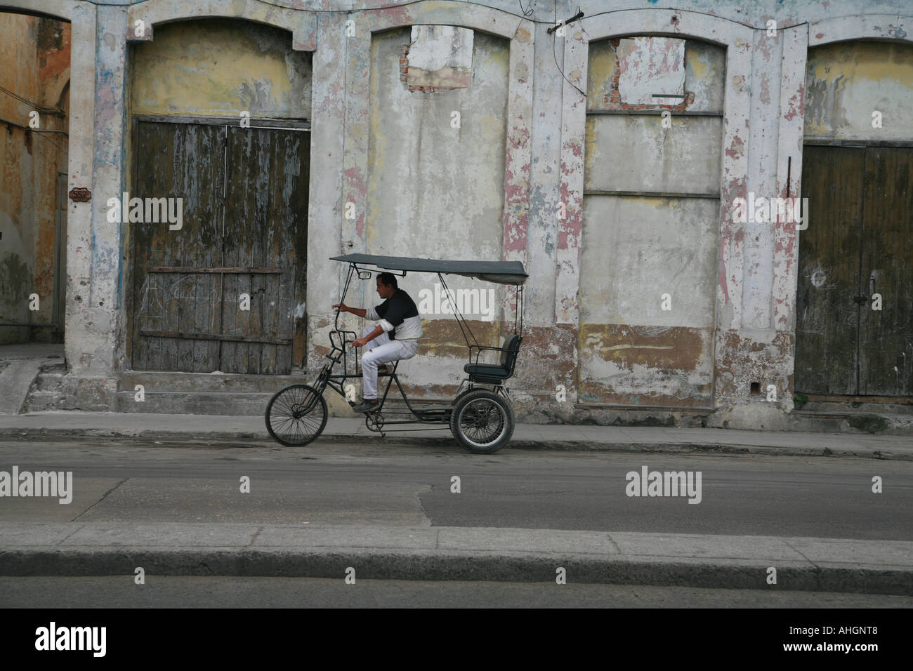 Havana Cuba rickshaw in front of a decayed colonial house facade Stock ...
