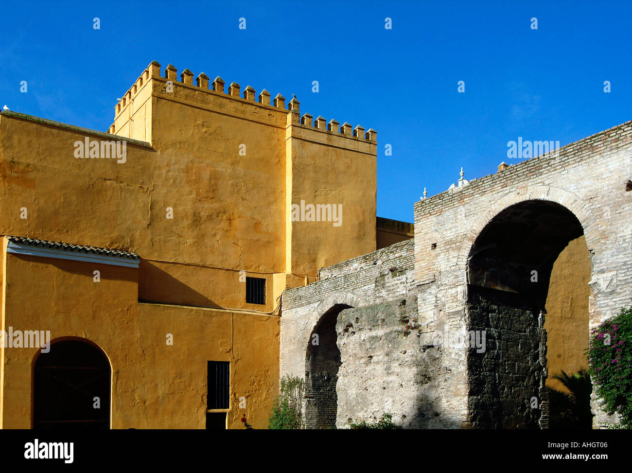 Seville alcazar wall fortification hi-res stock photography and images ...