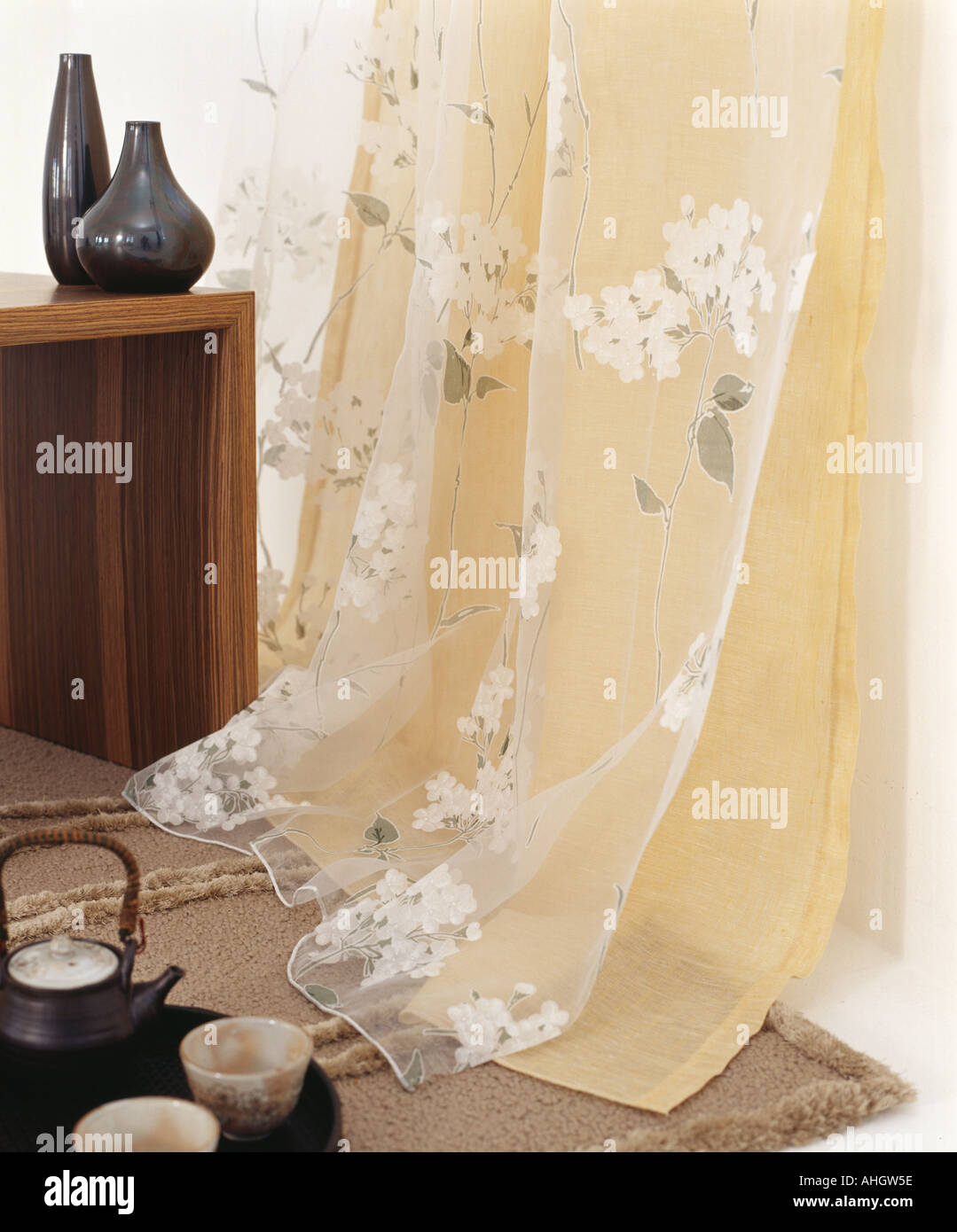 Japanese curtains hi-res stock photography and images - Alamy
