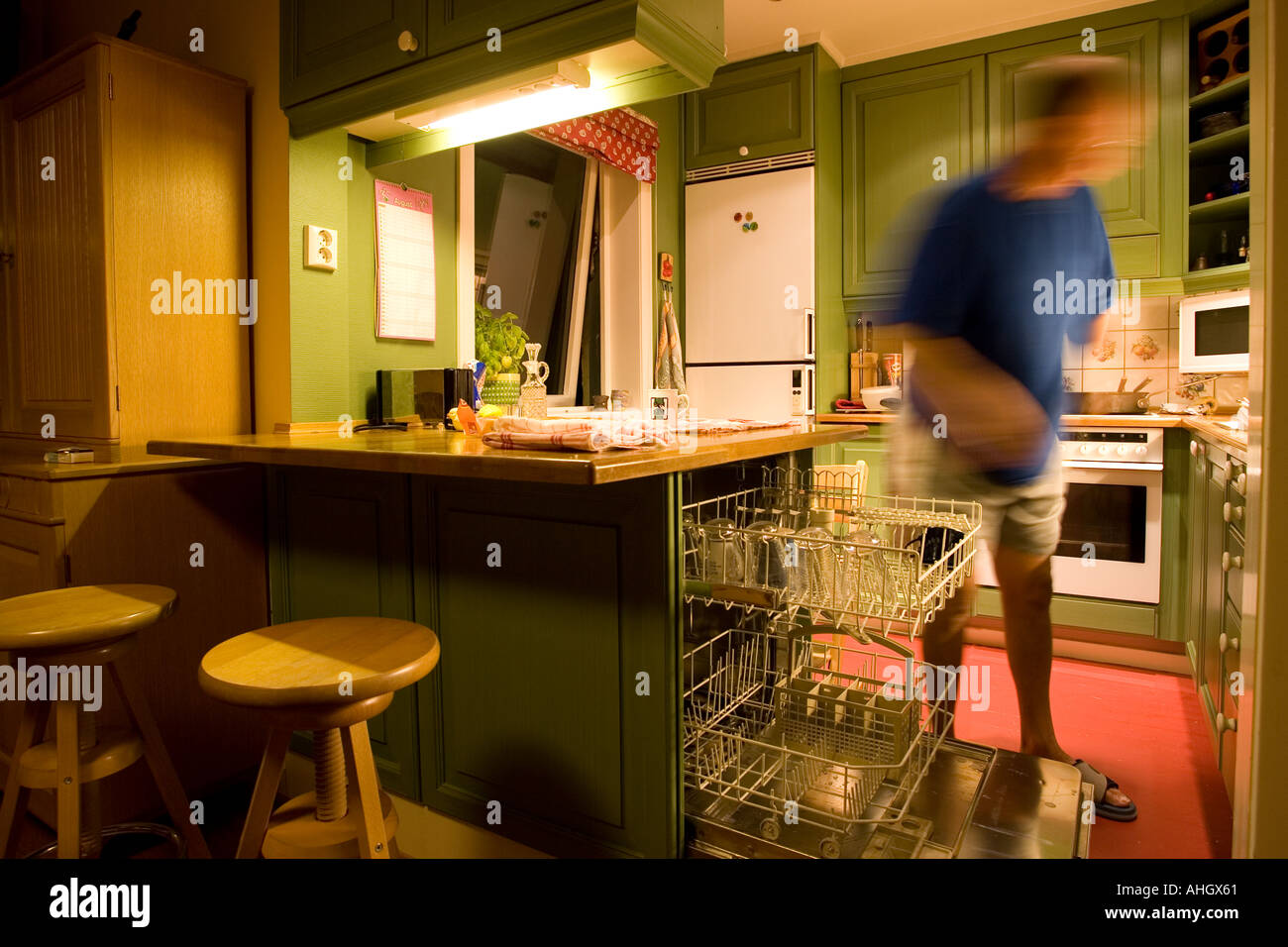Men doing household chores hi-res stock photography and images - Alamy