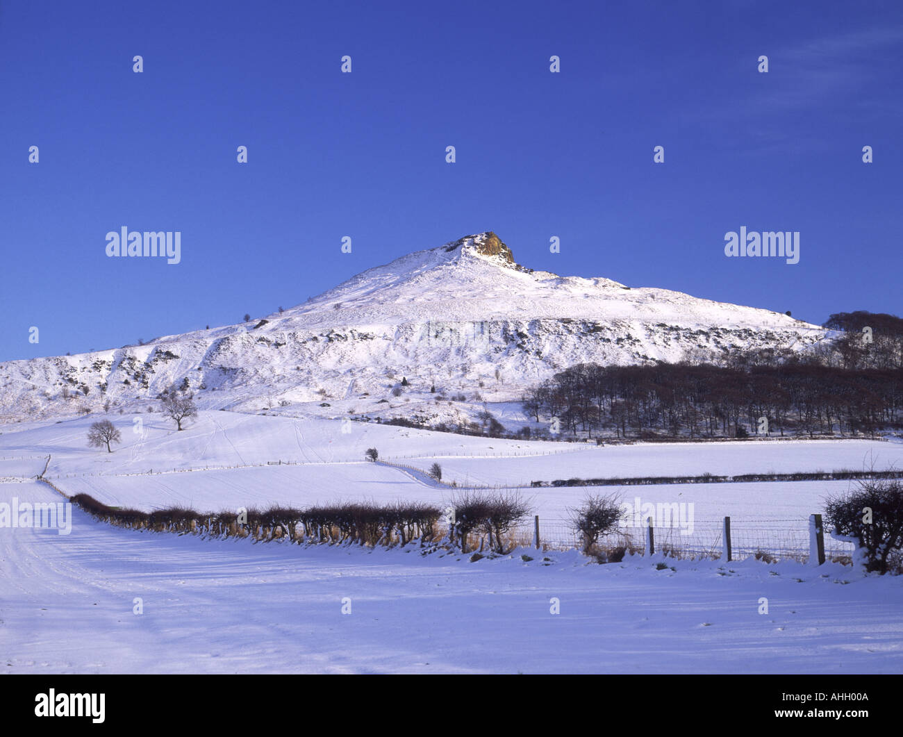 Roseberry Topping near Guisborough in winter snow Tees Valley England ...