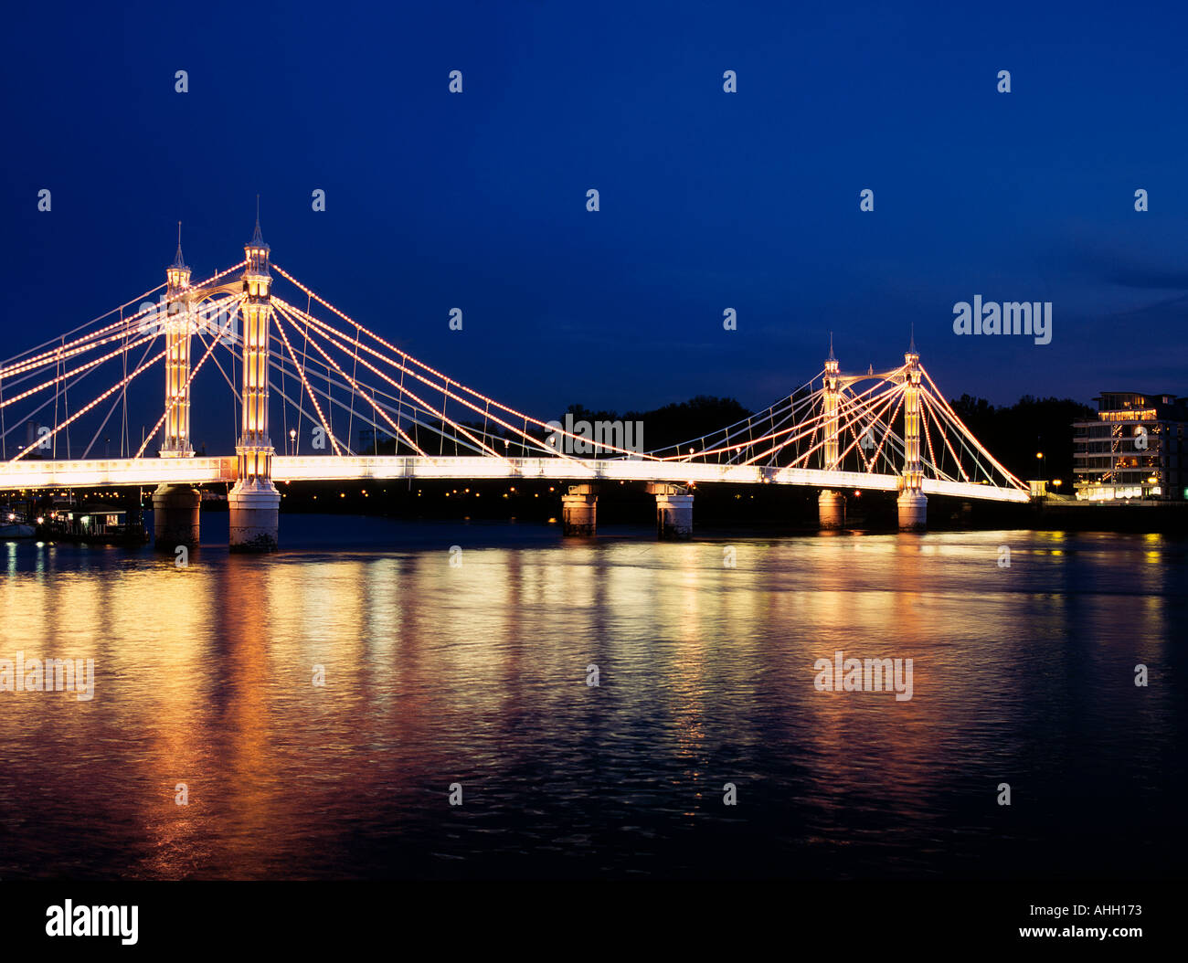 The albert bridge hi-res stock photography and images - Alamy