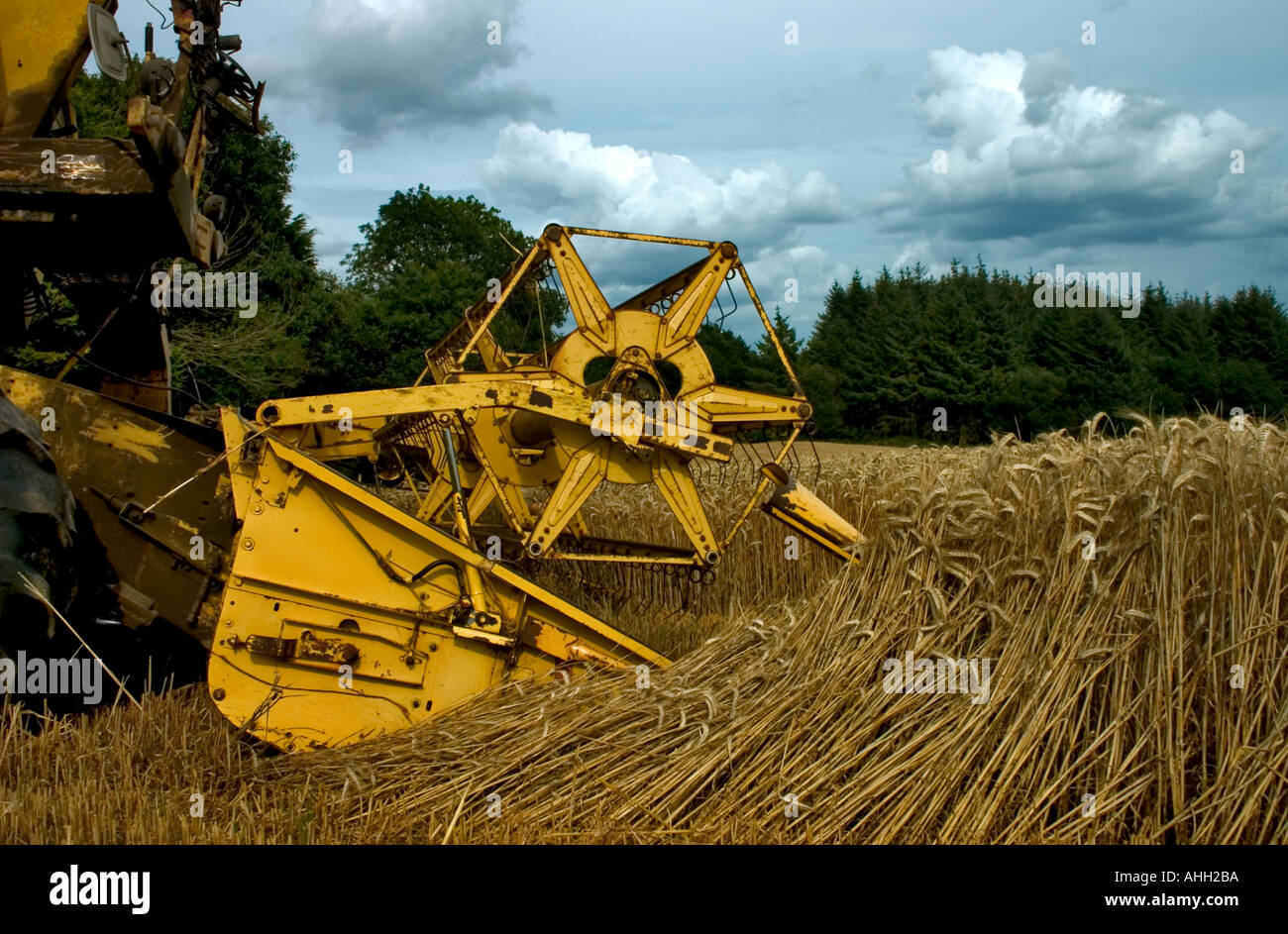 Chaff cutting machine hi-res stock photography and images - Alamy