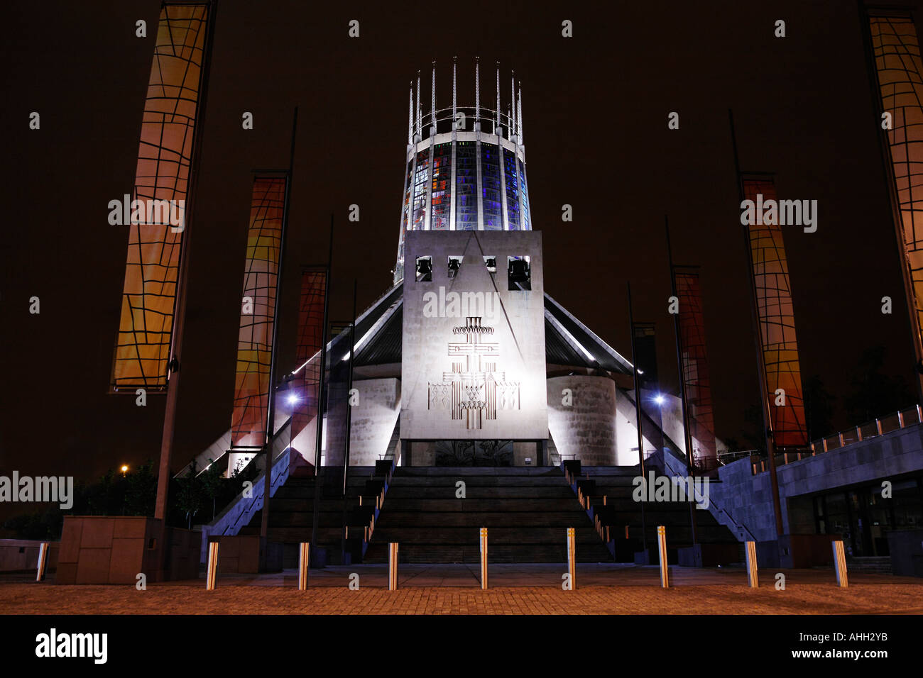 Metropolitan Cathedral - Liverpool's modern circular Roman Catholic ...