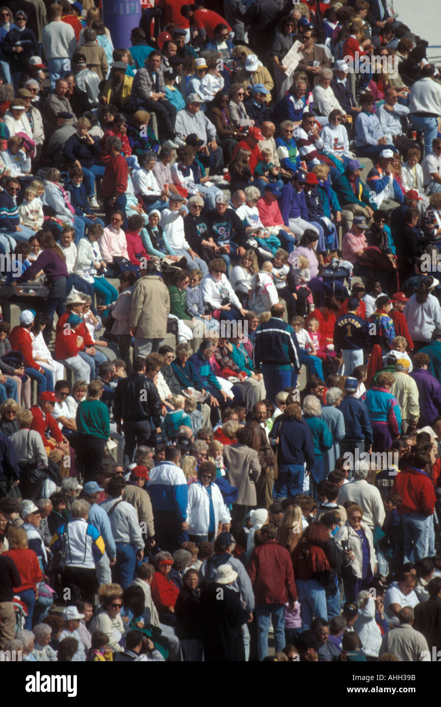 Bleachers line row crowd hi-res stock photography and images - Alamy