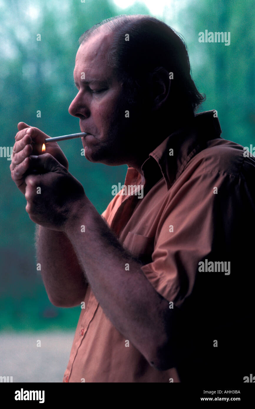 Man smoking cigarette between hi-res stock photography and images - Alamy