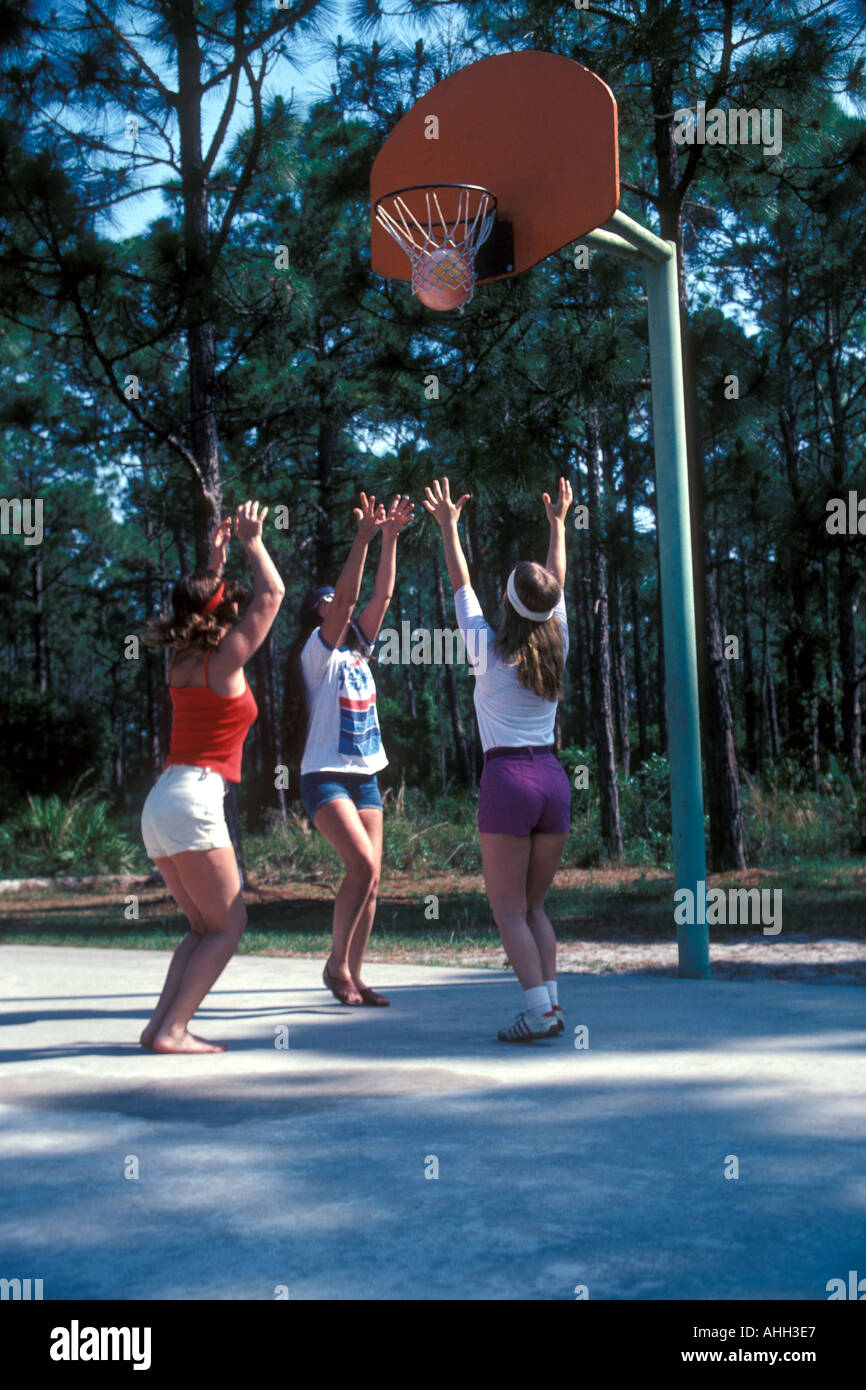 Girls playing basketball outside hi-res stock photography and images ...