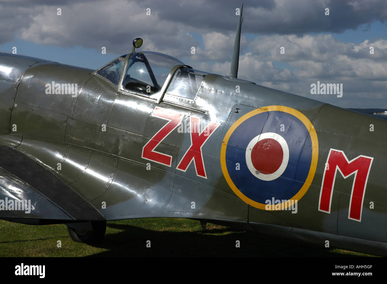 Spitfire cockpit hi-res stock photography and images - Alamy