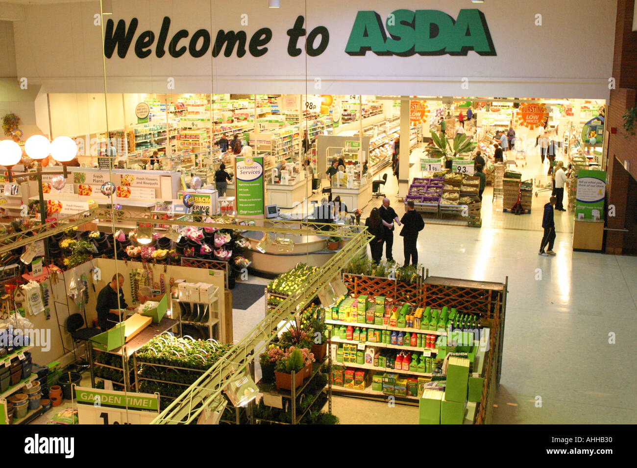 Shoppers in Asda viewed from above Stock Photo - Alamy