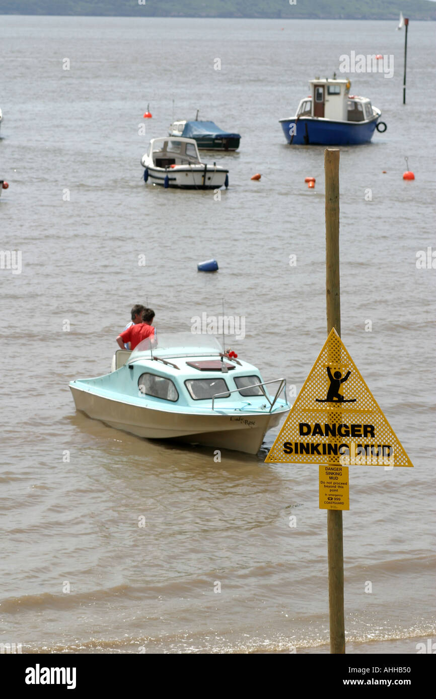 Man sinking in quicksand hi-res stock photography and images - Alamy